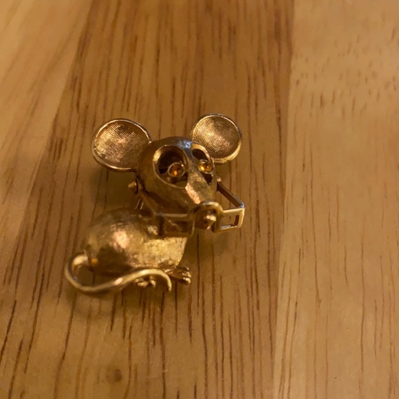 Avon | Jewelry | Vintage Avon Mouse Pin W Glasses Pm 56b | Poshmark